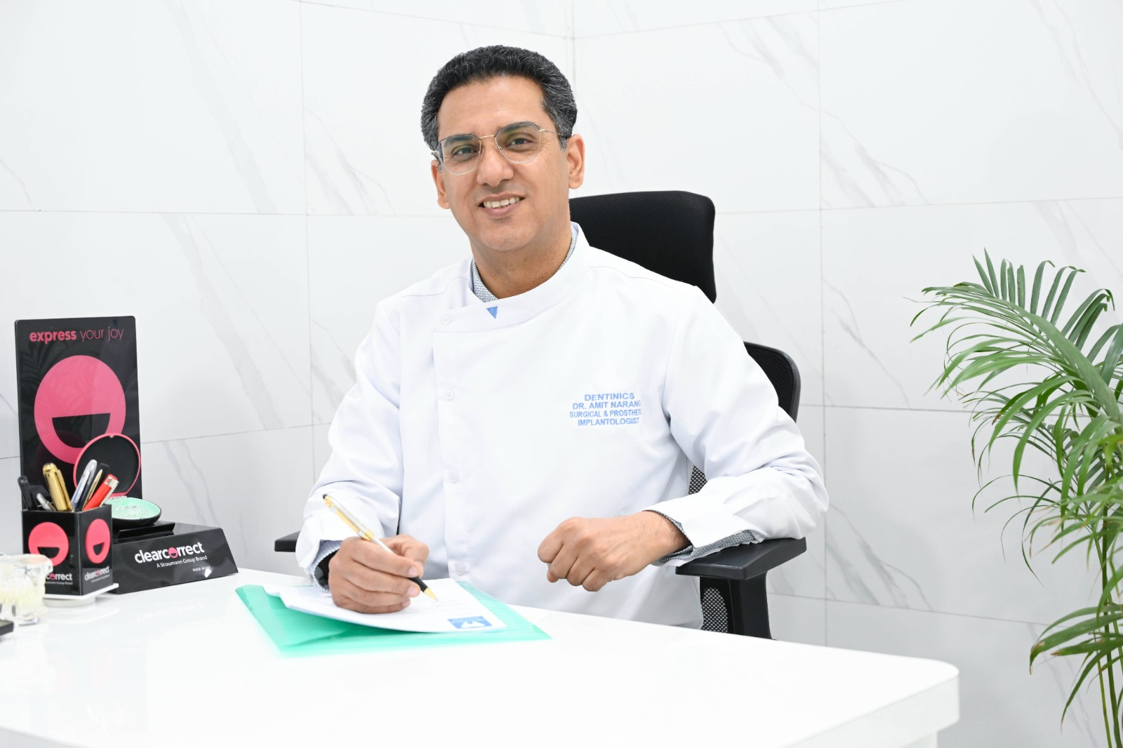 Dentinics – Implanting Smiles to Perfection
